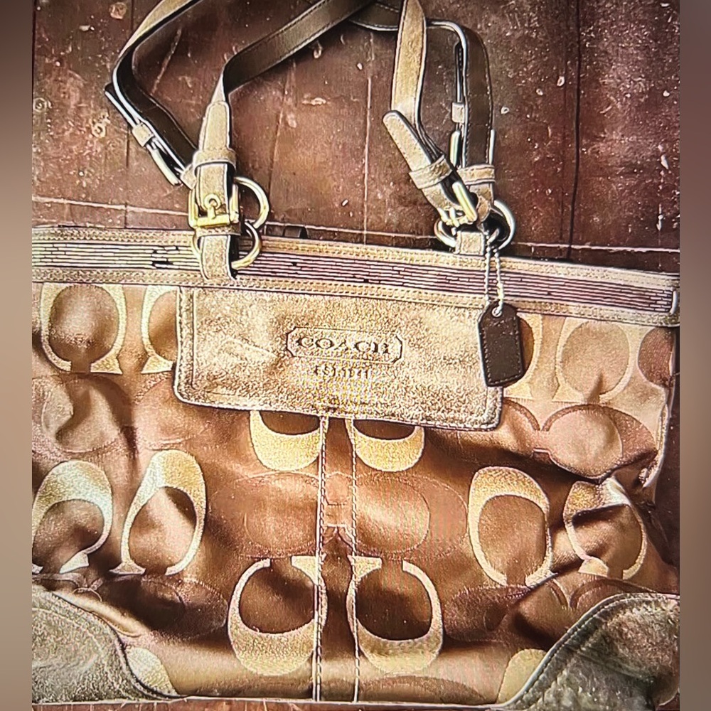 Authentic Coach Shoulder Bag In Signature Canvas With… - Gem